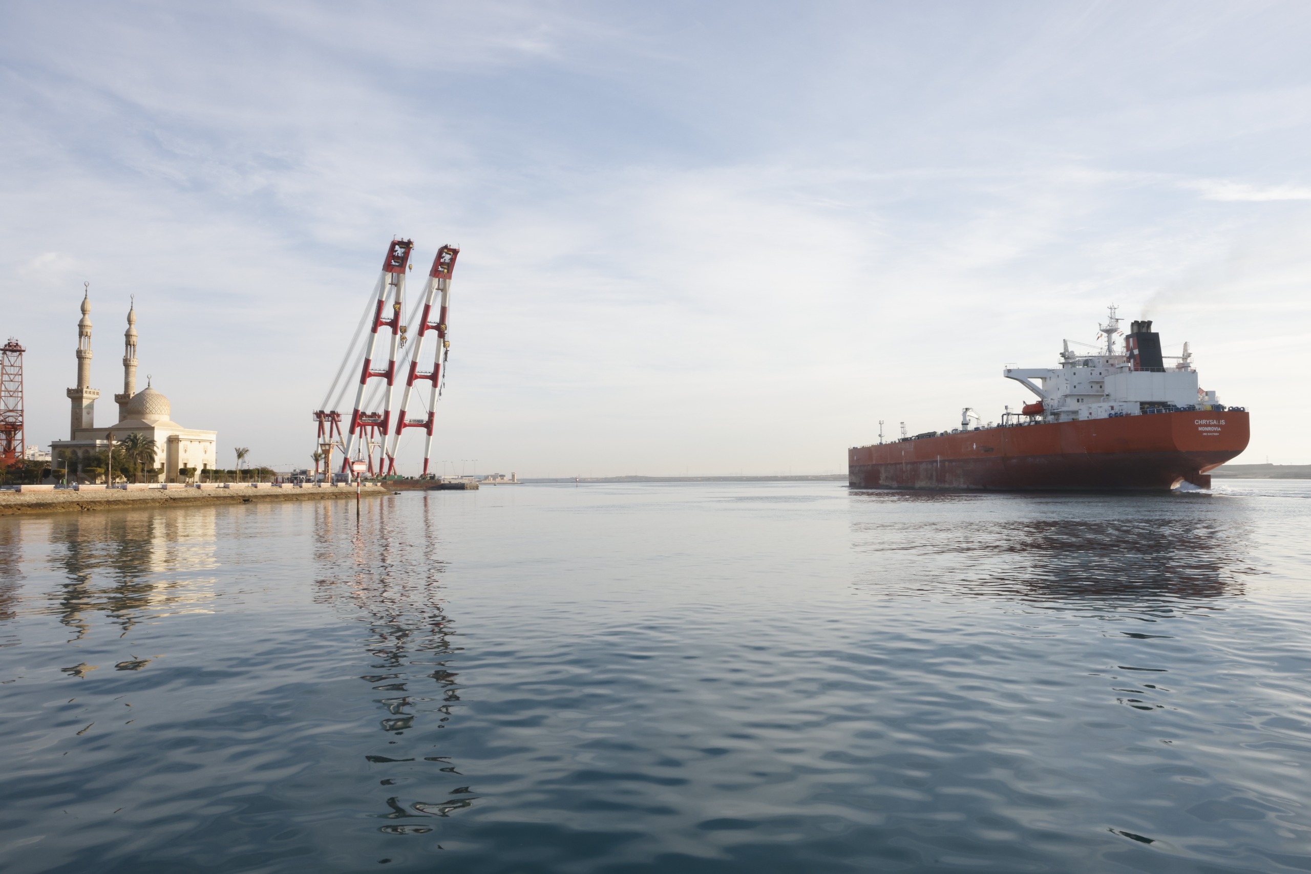 SCA - The Suez Canal witnesses the transit of the oil tanker CHRYSALIS ...
