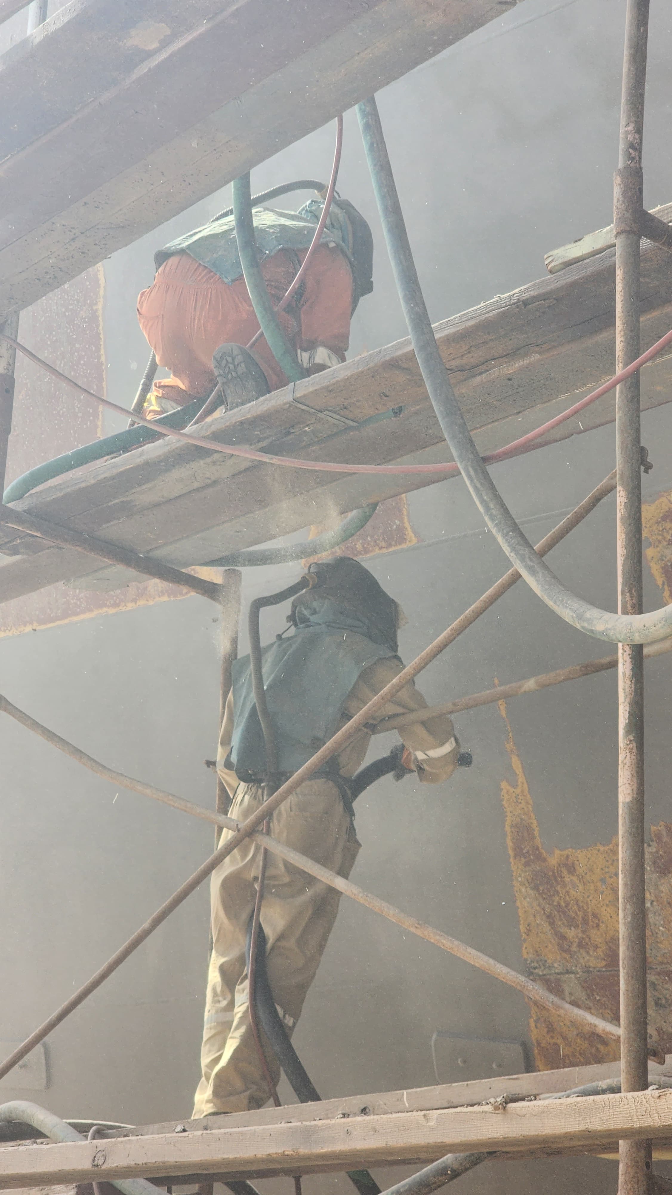 SCA - Docking (PMS-12) crane barge and pipe laying vessel on the ...